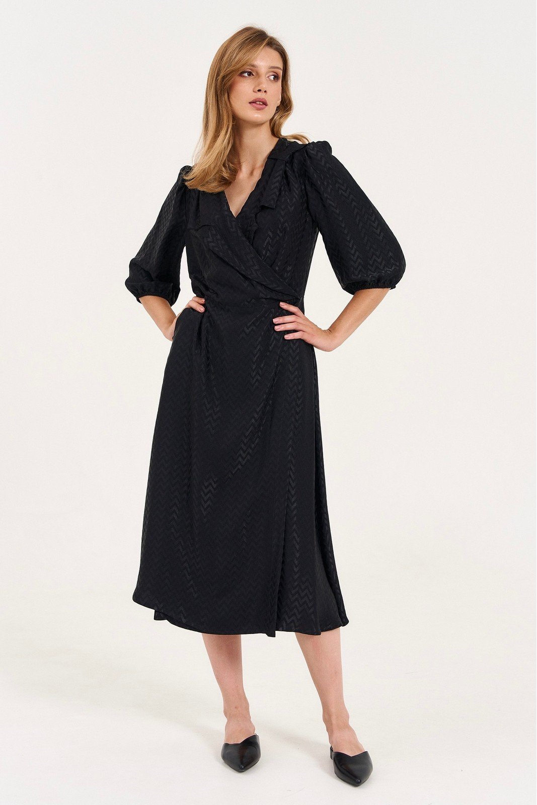 Платье 11342 рисунок на черном LeNata купить в интернет магазине | в наличии